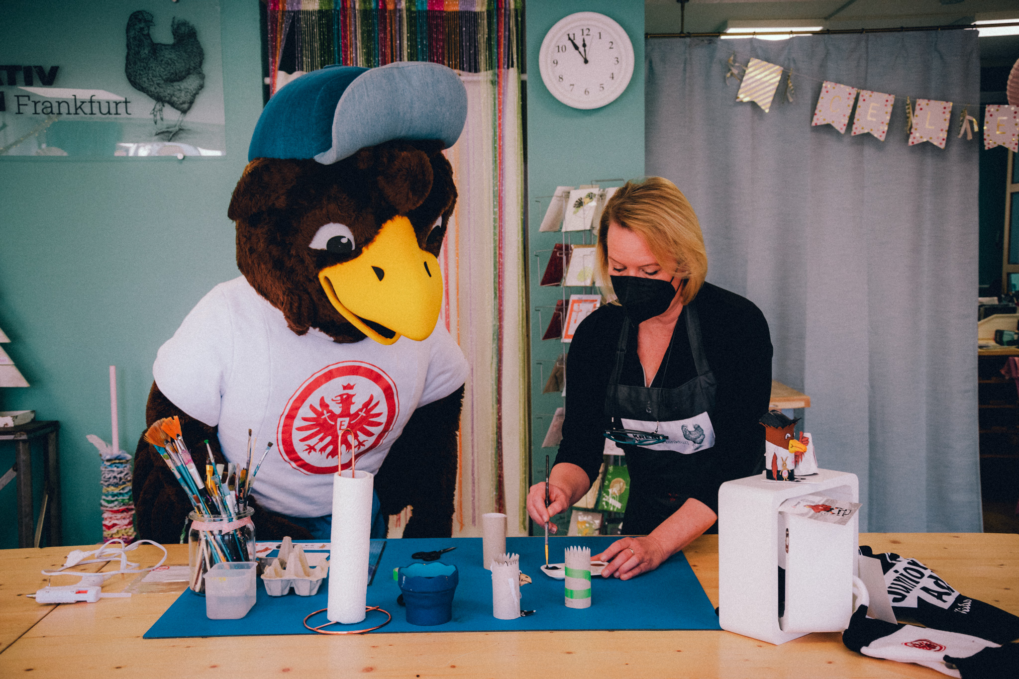 Eintracht Junior Adler Kids Maskottchen zu Besuch im KREATIV HUHN ...